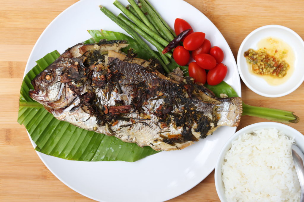 Hmong Style Roasted Herb Fish: Nqaj Ntseg Xwv - C.HerCreations